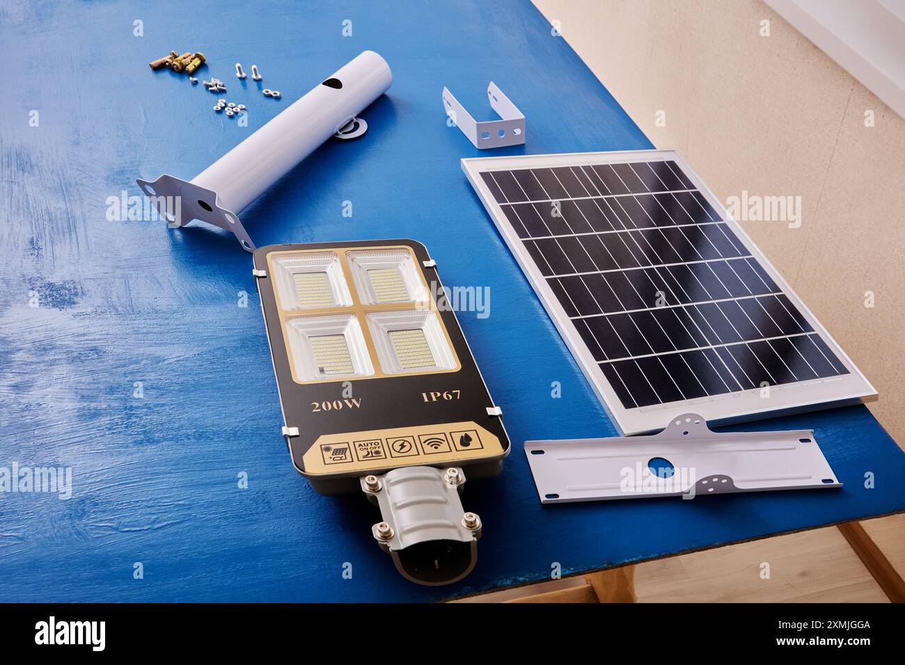 Parts for assembling an autonomous cordless LED street lamp with solar ...