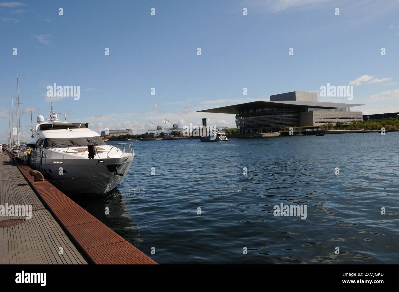 Modern opera hus hi-res stock photography and images - Alamy