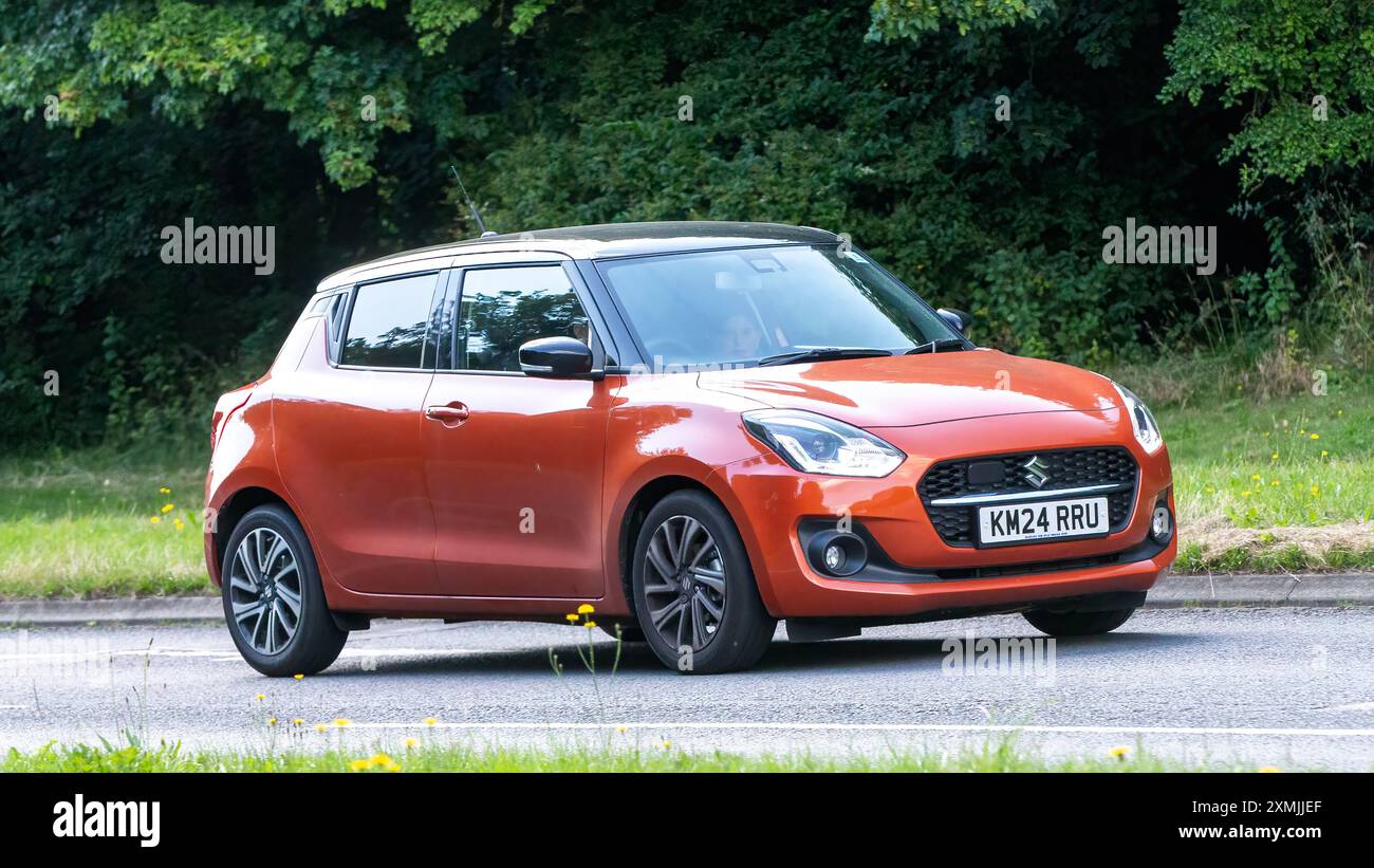 Suzuki swift engine hi-res stock photography and images - Alamy