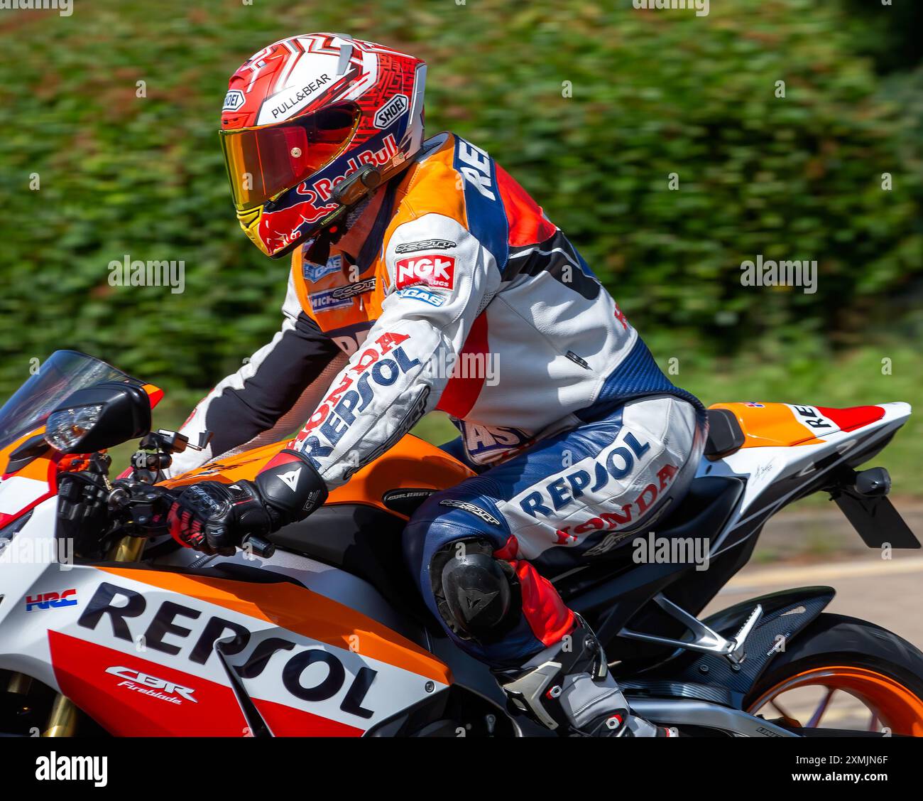 Milton Keynes,UK - July 28th 2024: Man wearing brightly colored ...