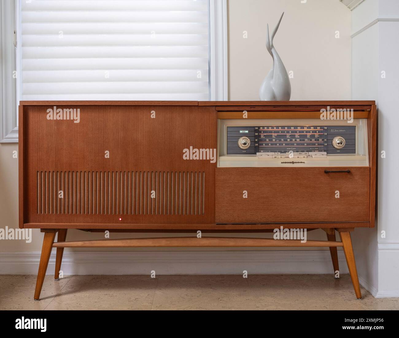 Console radio hi-res stock photography and images - Alamy