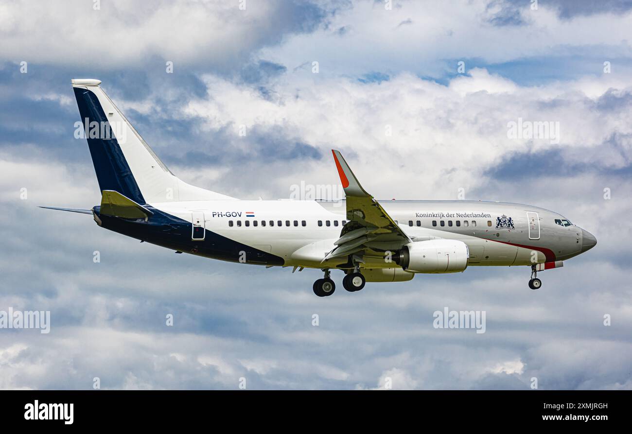 Zurich, Switzerland, 15th Jun 2024: A Boeing 737-700(BBJ) brings the ...