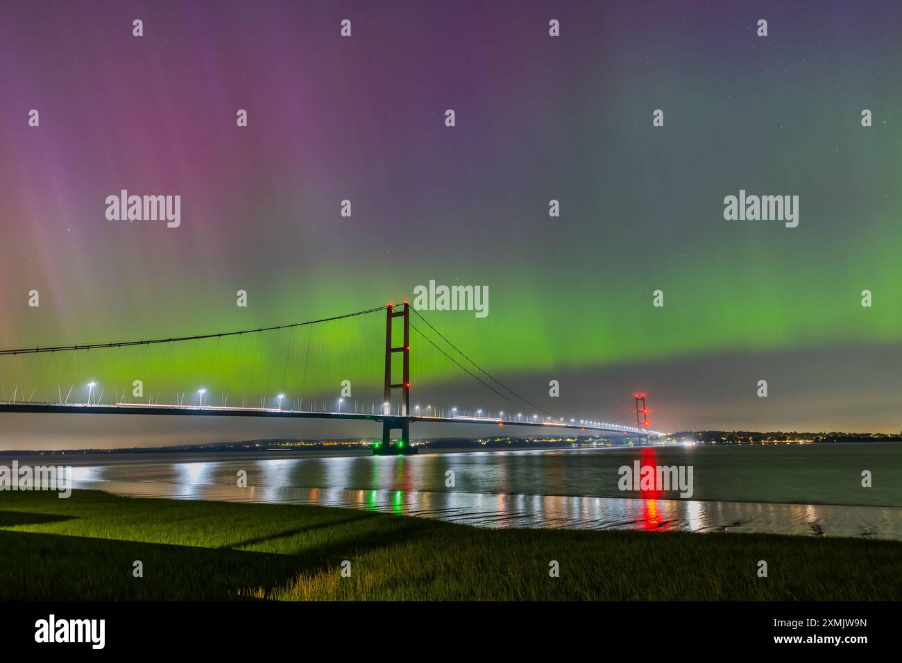 Humber Bridge , Hull , East Yorkshire, England . Northern lights ...