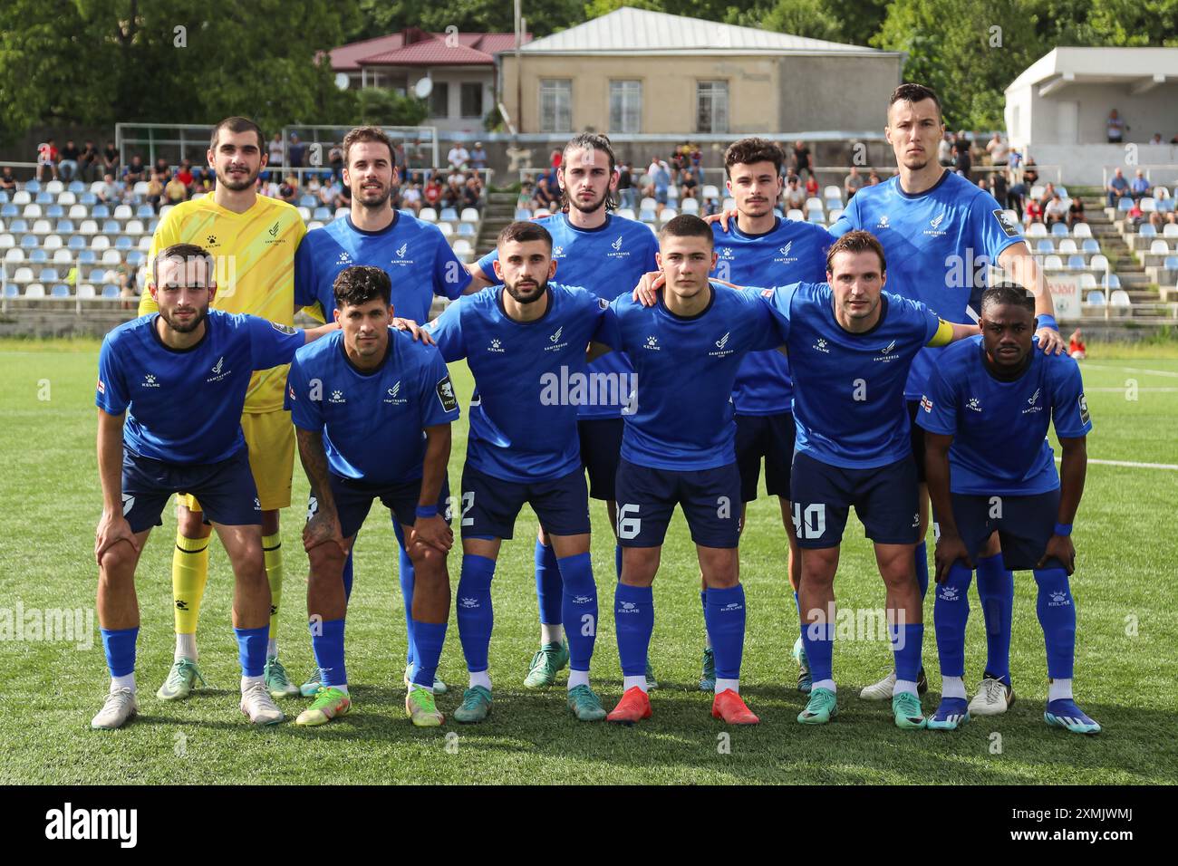 Team photo with cup hi-res stock photography and images - Alamy