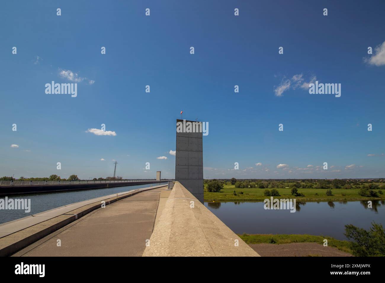 The Magdeburg Water Bridge spanning the River Elbe near Wolmirstedt ...