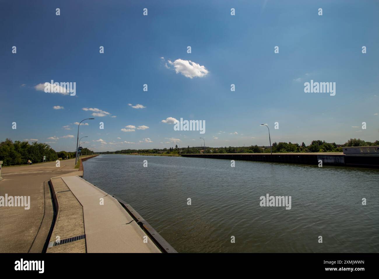 The Magdeburg Water Bridge spanning the River Elbe near Wolmirstedt ...