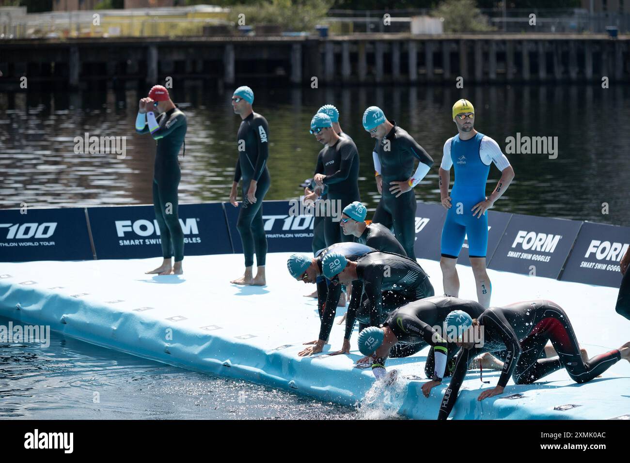 London t100 triathlon hi-res stock photography and images - Alamy