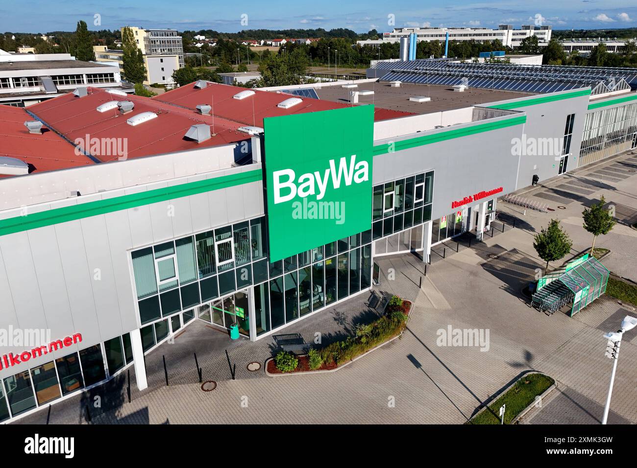 Themenfoto Agrarkonzern BayWa in schwerer Krise .BayWa Schriftzug,Logo ...