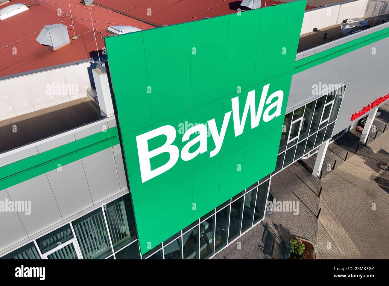 Themenfoto Agrarkonzern BayWa in schwerer Krise .BayWa Schriftzug,Logo ...