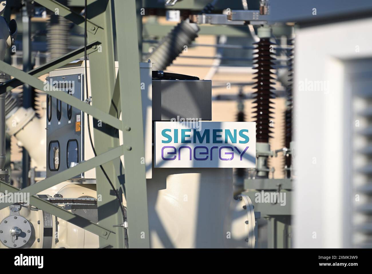 Siemens Energie Logo am Umspannwerk Landsham *** Siemens Energie logo ...