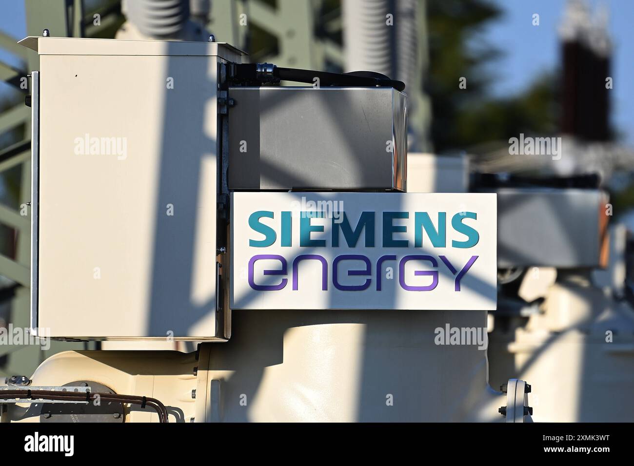 Siemens Energie Logo am Umspannwerk Landsham *** Siemens Energie logo ...