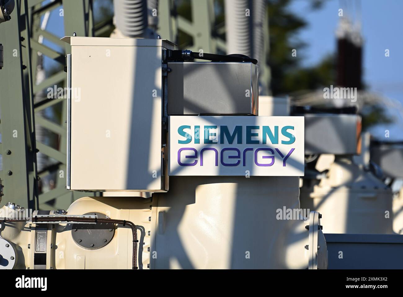 Siemens Energie Logo am Umspannwerk Landsham *** Siemens Energie logo ...