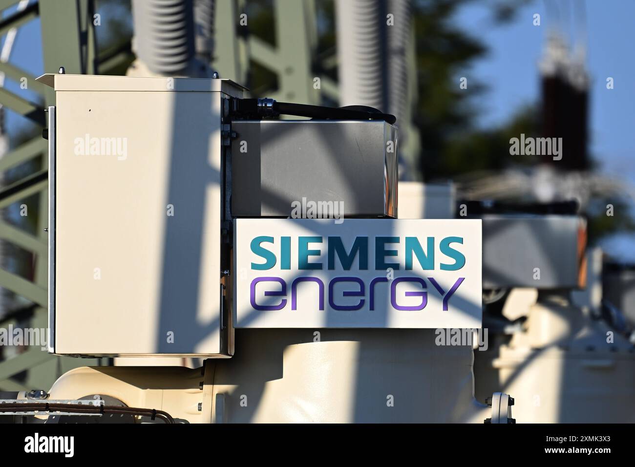 Siemens Energie Logo am Umspannwerk Landsham *** Siemens Energie logo ...