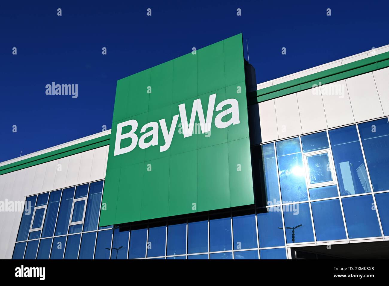 Themenfoto Agrarkonzern BayWa in schwerer Krise .BayWa Schriftzug,Logo ...