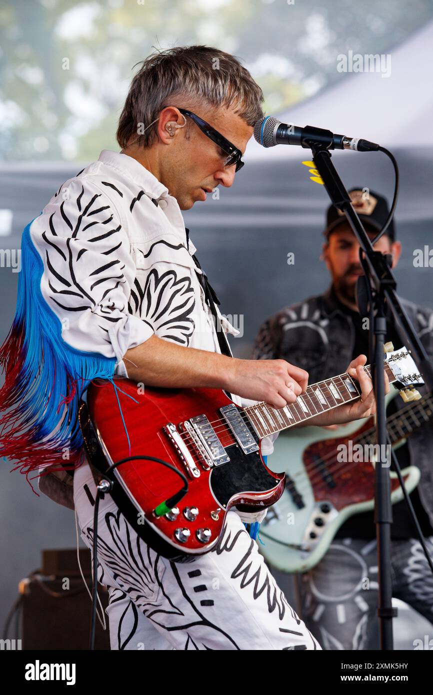 The Hoosiers, Lazydays Festival, Southend-on-Sea, Essex © Clarissa ...