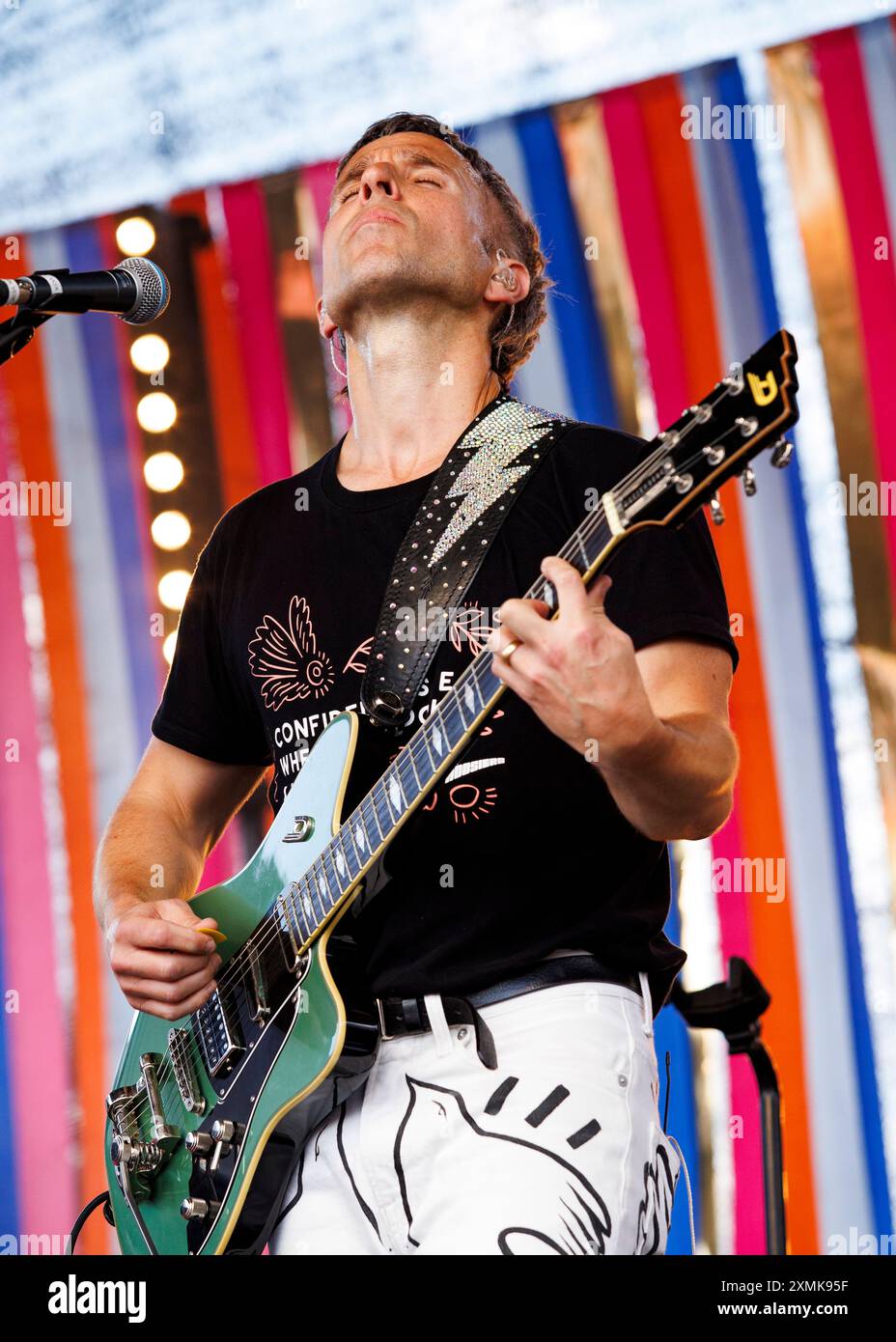 The Hoosiers, Lazydays Festival, Southend-on-Sea, Essex © Clarissa ...