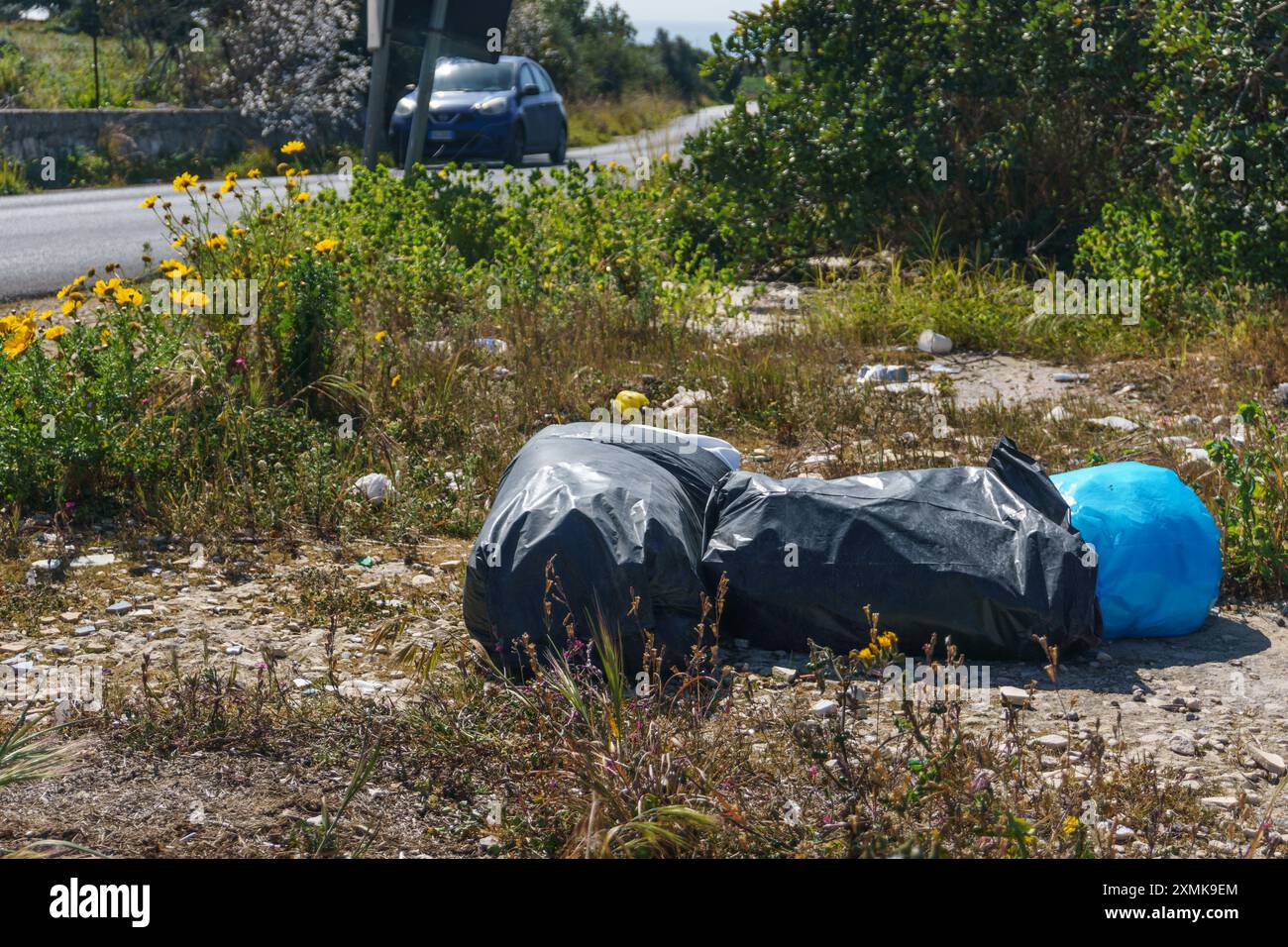 Waste throw in roadside hi-res stock photography and images - Alamy