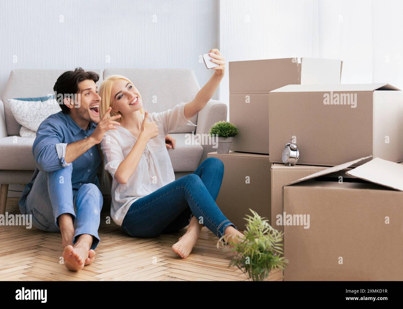 Woman packing boxes during move hi-res stock photography and images - Alamy