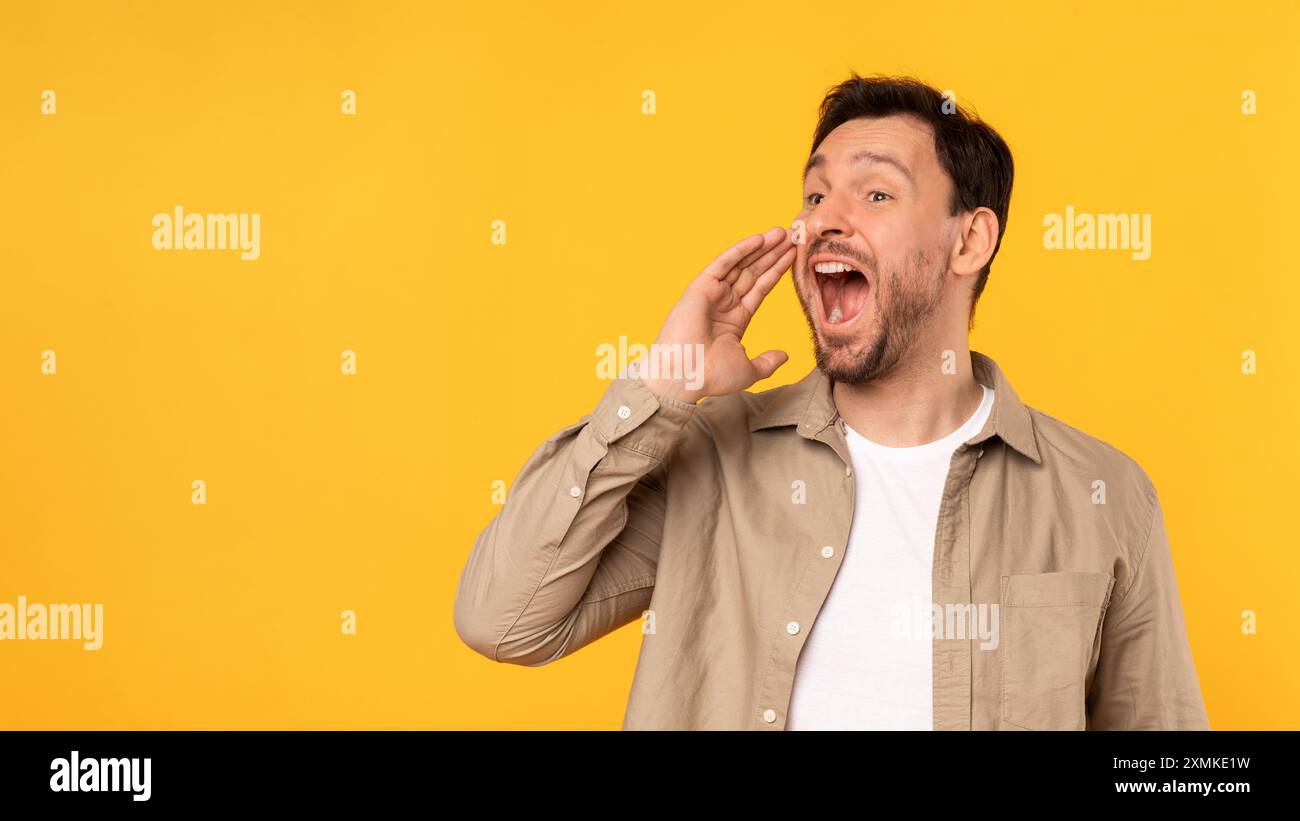 Man yellow wall hi-res stock photography and images - Alamy