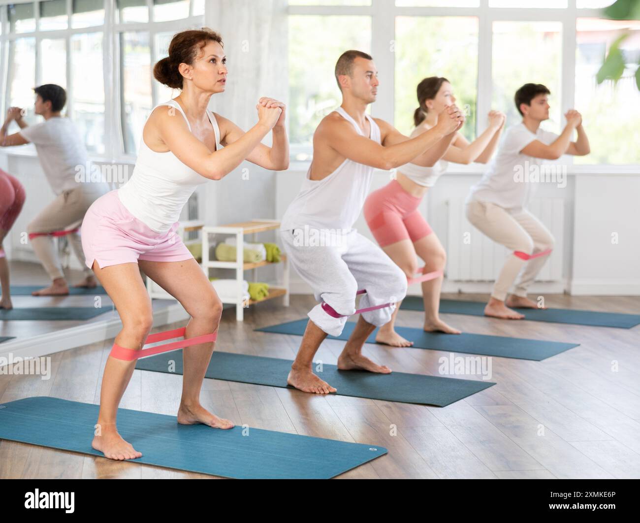 Women doing squat exercises hi-res stock photography and images - Alamy