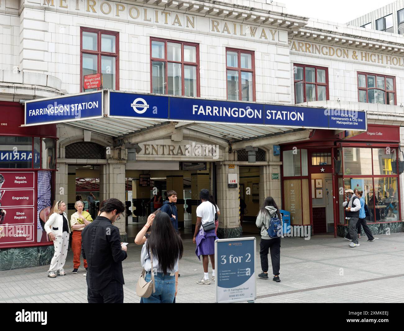 View of the Circle Line, Metropolitan Line, Hammersmith & City Line ...