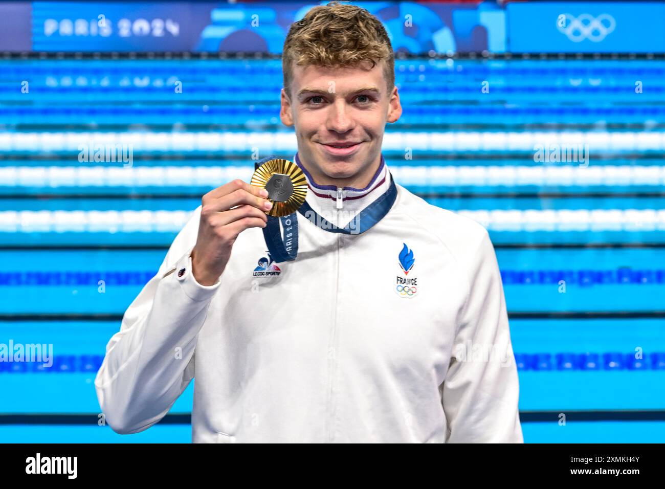 Paris, France. 28th July, 2024. Leon Marchand of France shows the gold ...