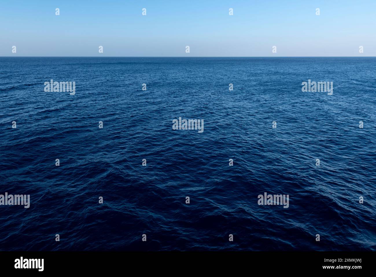 Calm blue waves hi-res stock photography and images - Alamy