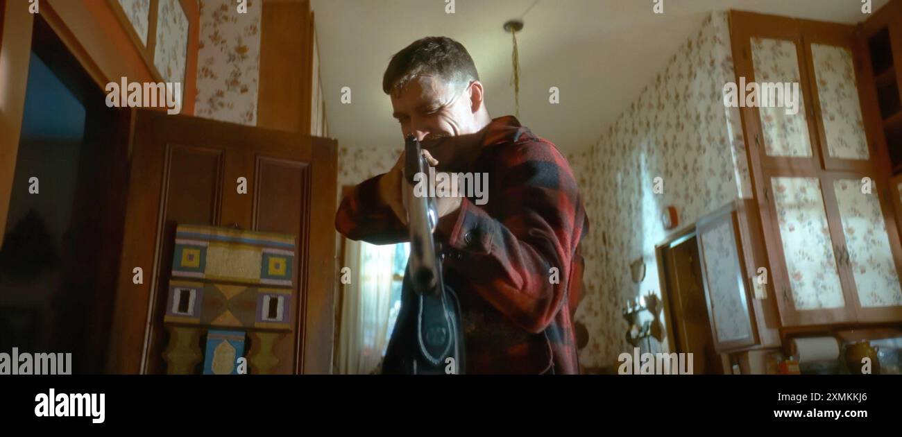 STRANGE DARLING, Kyle Gallner, 2023. © Magenta Light Studios / courtesy ...