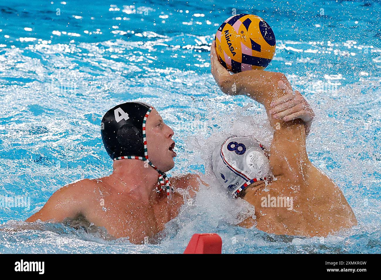 Paris, France. 28th July, 2024. Erik Molnar (L) defends during the men ...