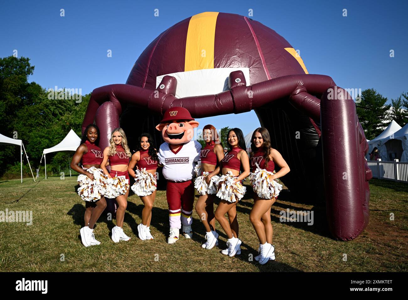 Members of the Command Force and Major Tuddy pose at Washington ...