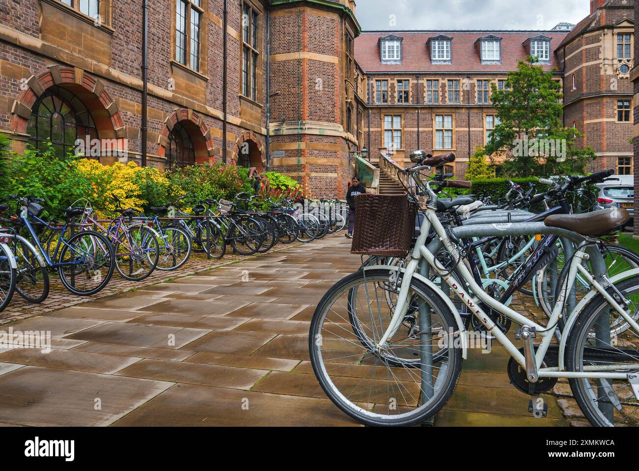 Historic Courtyard with Bicycles and Brick Buildings in Cambridge, UK ...