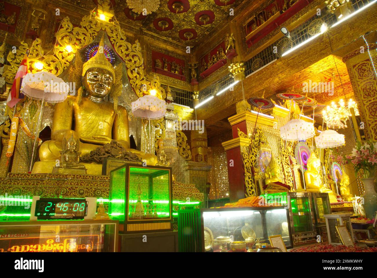 Sacred golden statue mahamuni hi-res stock photography and images - Alamy