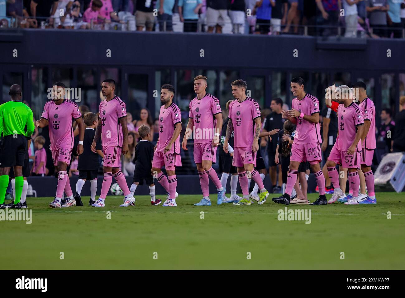 Lionel messi inter miami crowd hi-res stock photography and images - Alamy