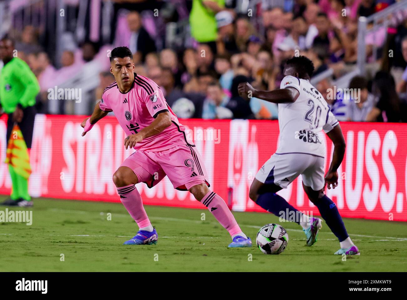 Lionel messi inter miami crowd hi-res stock photography and images - Alamy