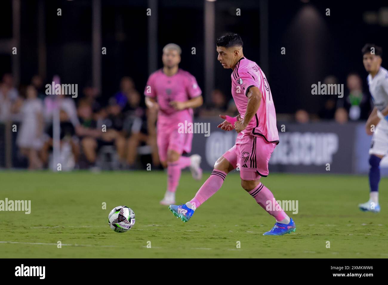 Lionel messi inter miami crowd hi-res stock photography and images - Alamy