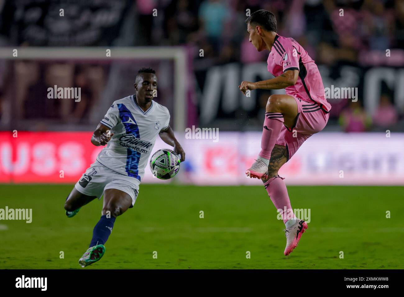 Lionel messi inter miami crowd hi-res stock photography and images - Alamy