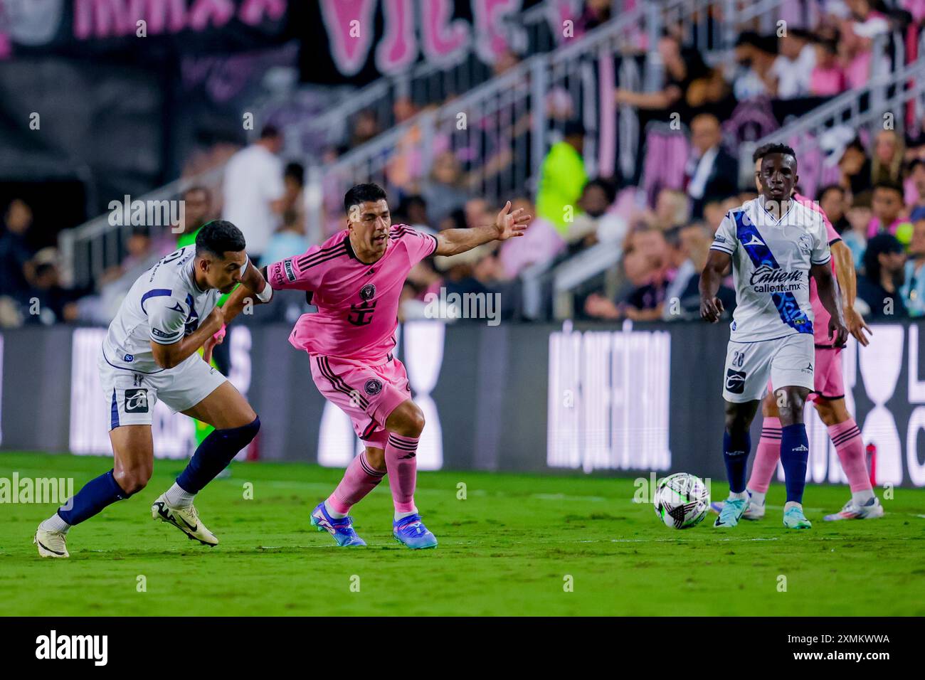 Lionel messi inter miami crowd hi-res stock photography and images - Alamy