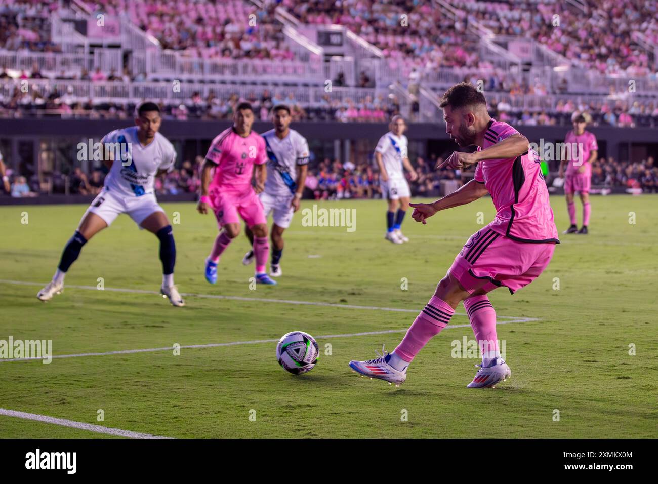 Lionel messi inter miami crowd hi-res stock photography and images - Alamy