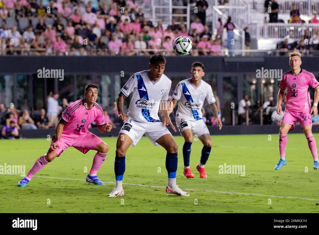 Lionel messi inter miami crowd hi-res stock photography and images - Alamy