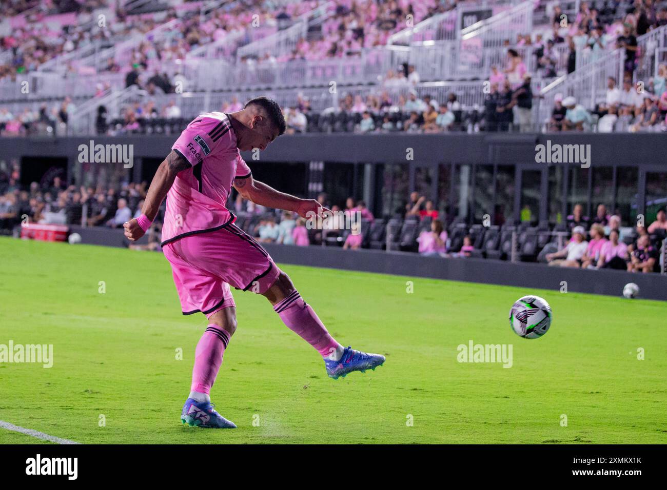 Lionel messi inter miami crowd hi-res stock photography and images - Alamy