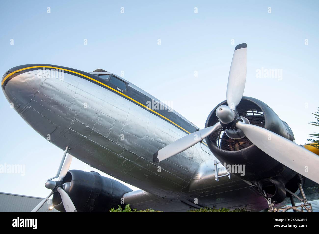 Douglas dc 3 cockpit hi-res stock photography and images - Alamy