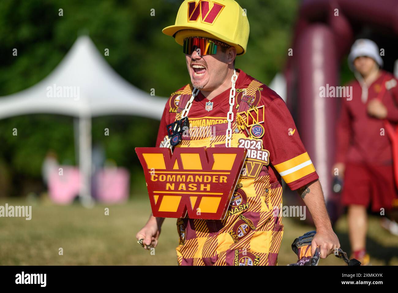 Ashburn, VA, USA. 28th July, 2024. Washington Commanders fans walk to ...