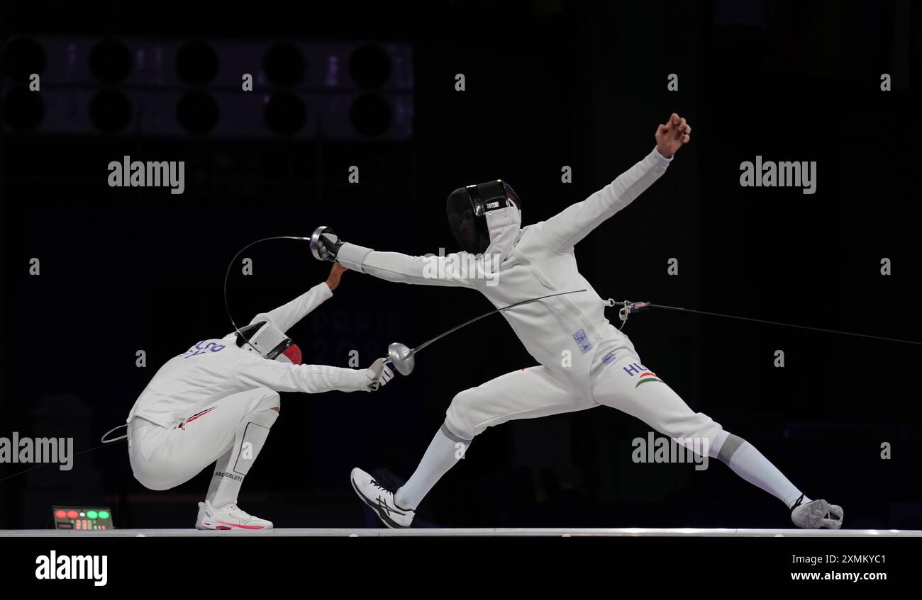 Paris, France. 28th July, 2024. Mohamed Elsayed (L) of Egypt competes ...