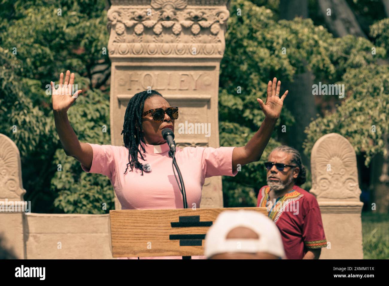 Rev dr jacqui lewis hi-res stock photography and images - Alamy