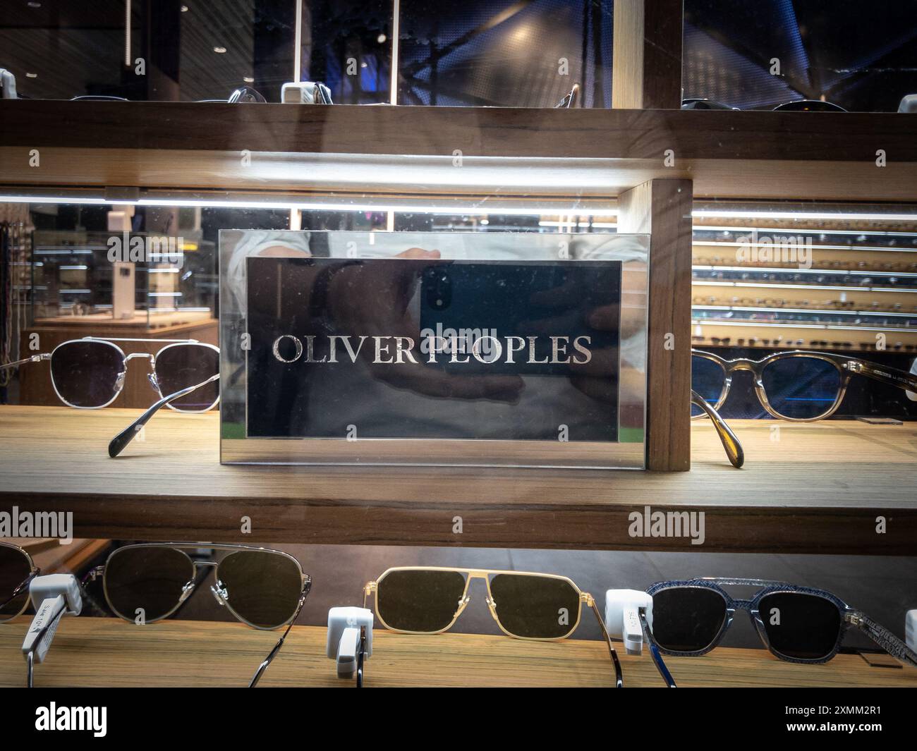 Oliver Peoples Logo