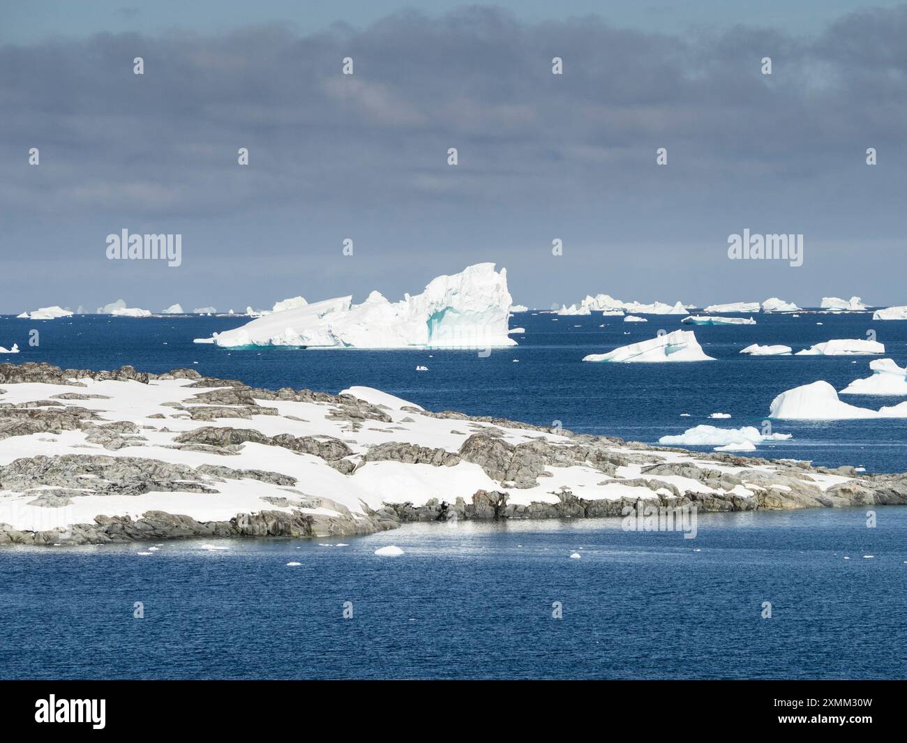 Icebergs in French Passage off Petermann Island, Wilhelm Archipelago ...