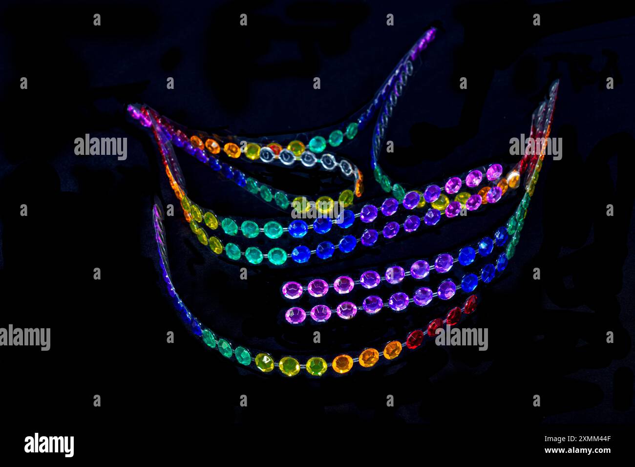 Curved neon shapes hi-res stock photography and images - Alamy