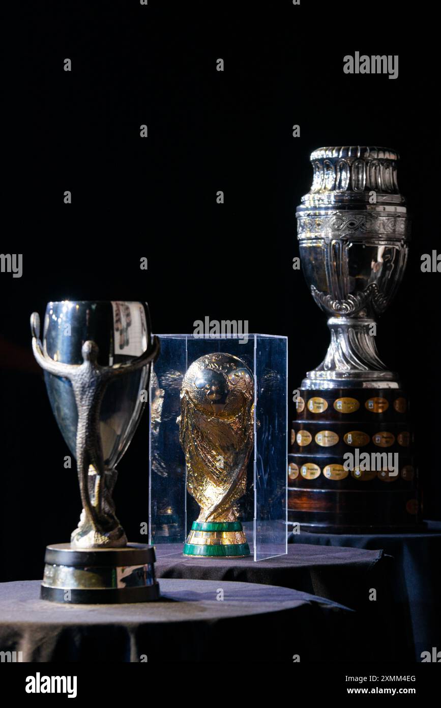 Lionel messi copa america trophy hi-res stock photography and images ...