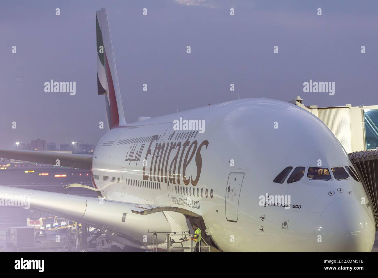 Dubai international airport exterior hi-res stock photography and ...