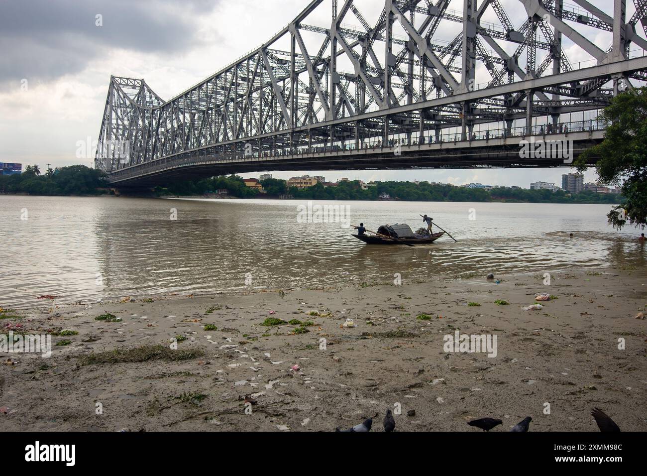 An iconic landmark in Kolkata, the Howrah Bridge is a huge steel bridge ...